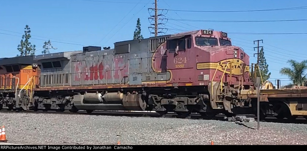 Santa Fe lives on-BNSF 624